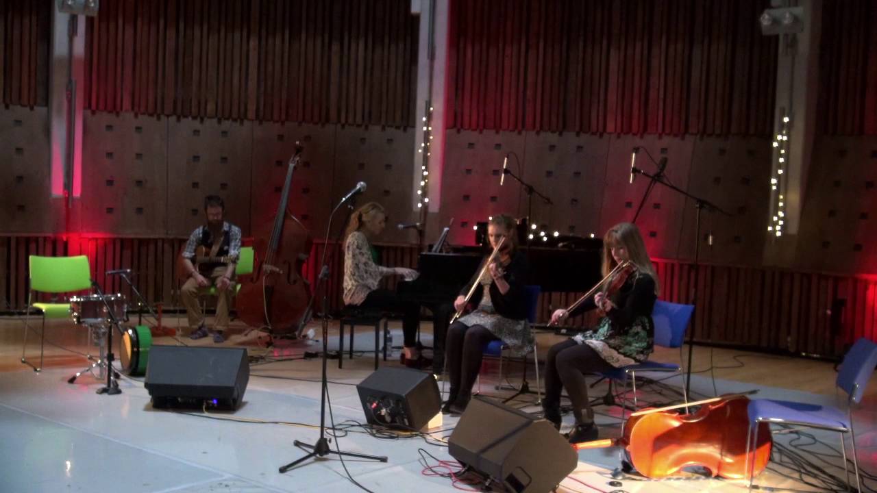 Caisleán an Óir Hornpipe into Jig Set- Eva Coyle FYP May 2015 - YouTube