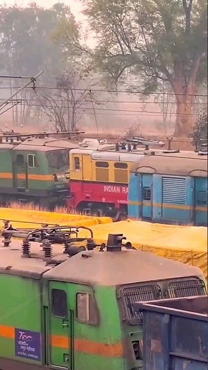Hatia MEMU Express passes between Locomotives - YouTube