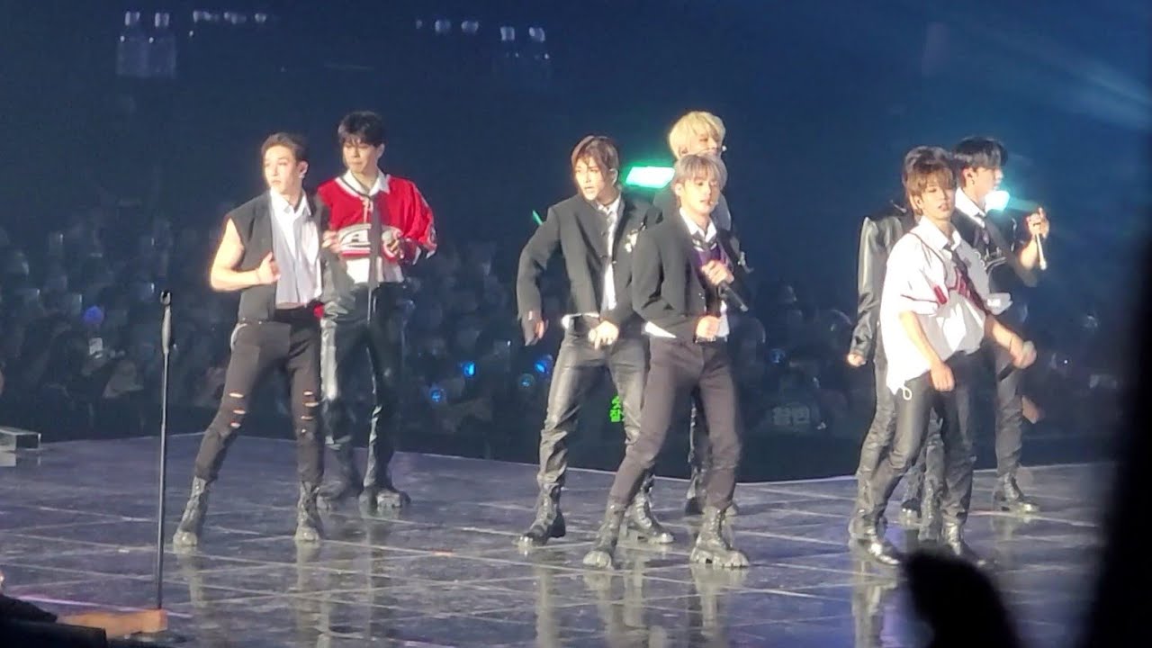 220918 스트레이키즈 언베일 콘서트 Charmer - YouTube