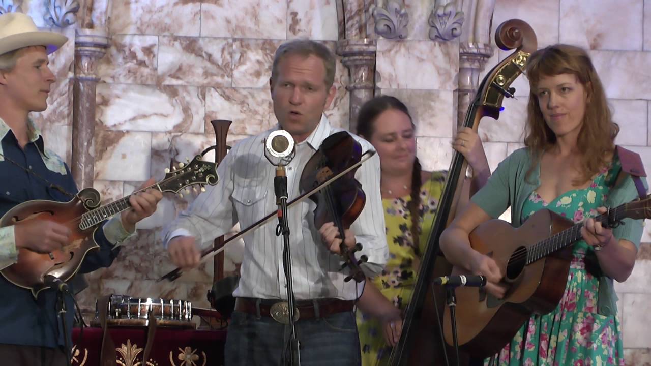 Foghorn String Band : Gambler @ Westport 2016 - YouTube