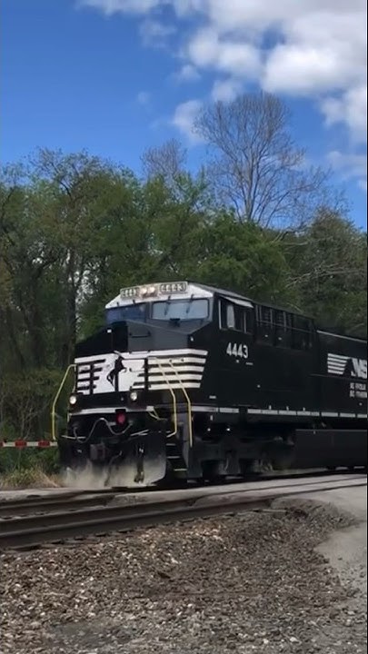 Throwback Thursday on a Monday!!! NS 21E flys through Derry 5/12/21 #train #21E #derry - YouTube