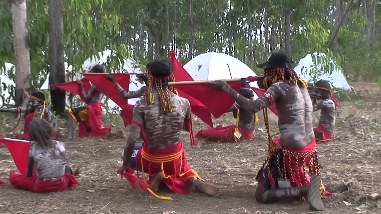 Red Flag Dancers at Garma Festival_2009 - YouTube