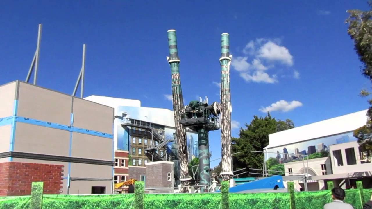 Full speed test run of new Doomsday Destroyer ride at Warner Bros Movie ...