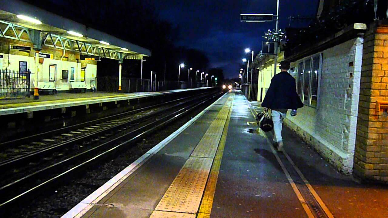 35028 Clan Line whistles thru Isleworth. Up VSOE Excursion. 11-April ...