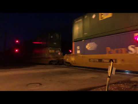 UP ICYMX with KCS 4002 leading - YouTube