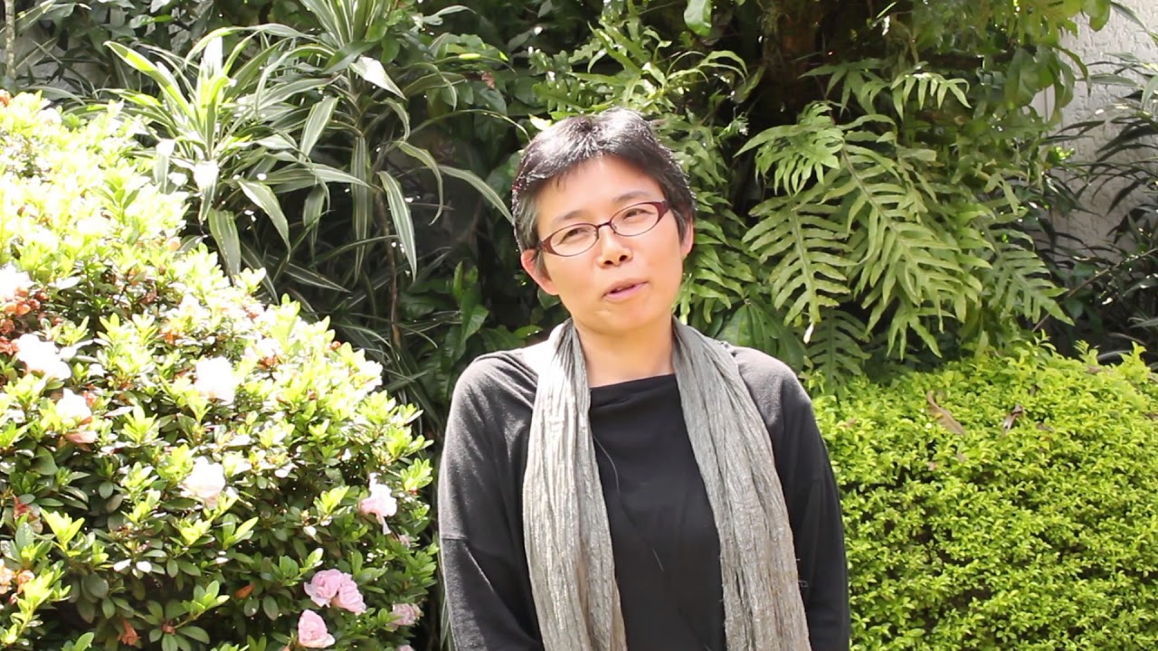 Profesora internacional Akiko Okabe - YouTube