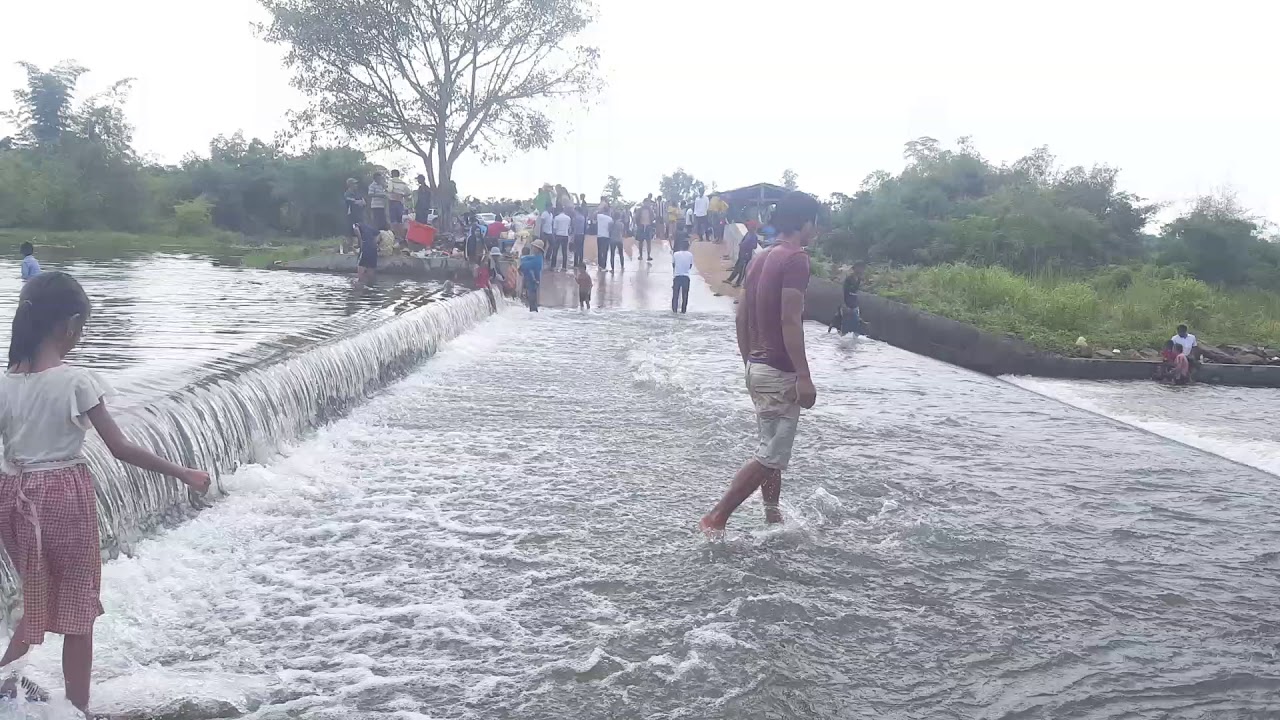 Water dike - YouTube