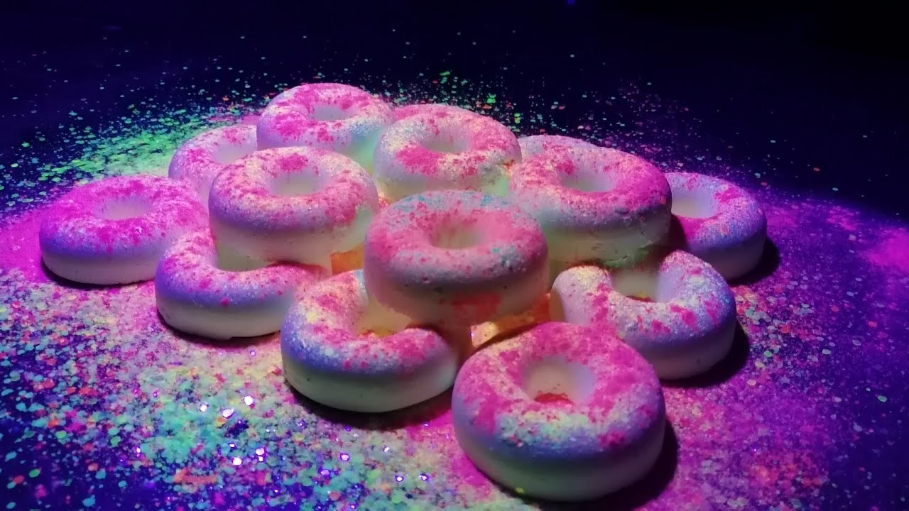 GLOW IN THE DARK GYM CHALK DOUGHNUTS - YouTube