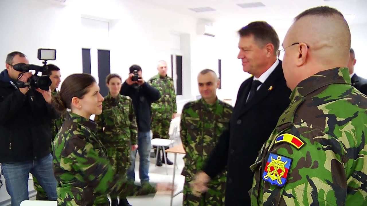 Președintele României împreună cu militarii din Batalionul "Posada ...