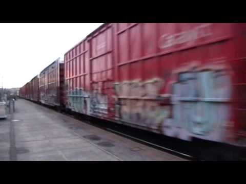 BNSF #5238 W/ a Big Lash Up! - YouTube