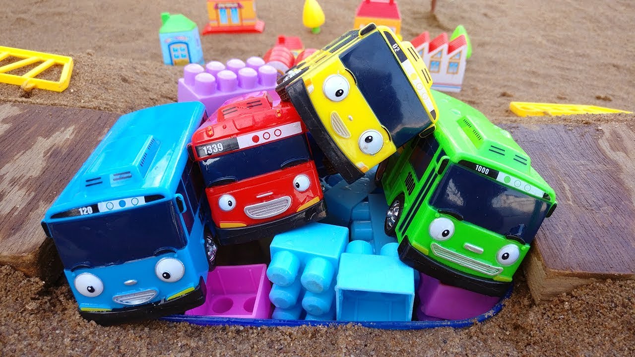 Tayo The Little Bus toys | tayo bus & Building bridge falling on water ...