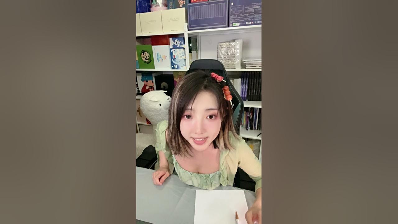 2023 08 01 22 01 29走路摇ZLY感受一下签售会视角 single - YouTube