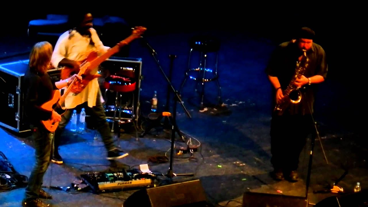 Mike Stern, Richard Bona, Dave Weckl y Bob Franceschini - YouTube