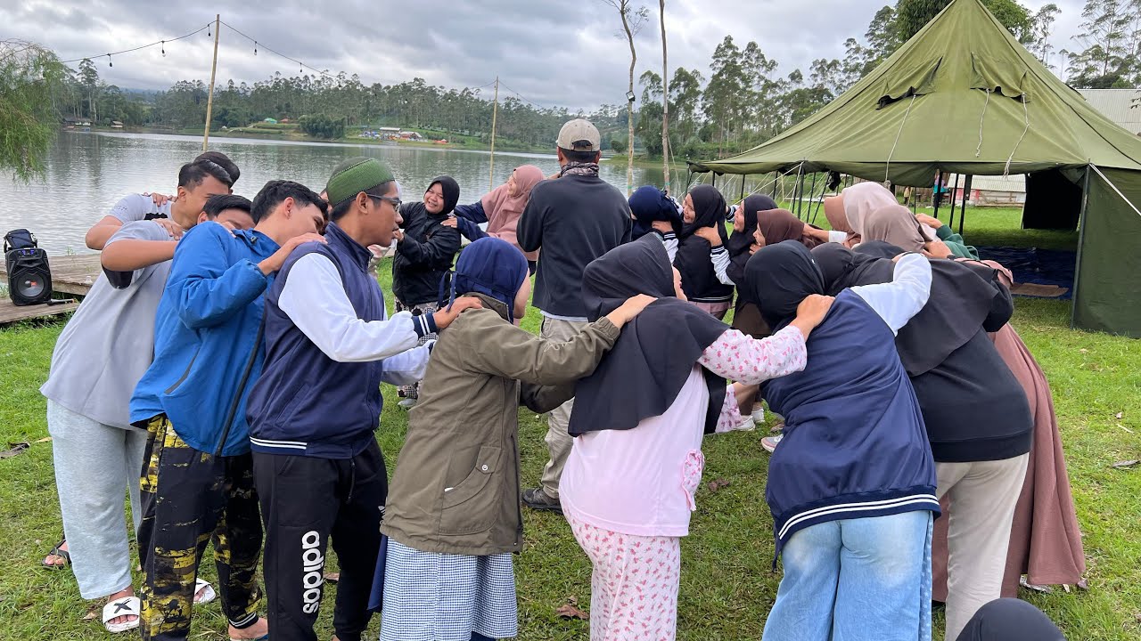 Fun Game Rihlah Bunga Cempaka di Pangalengan Bandung - YouTube