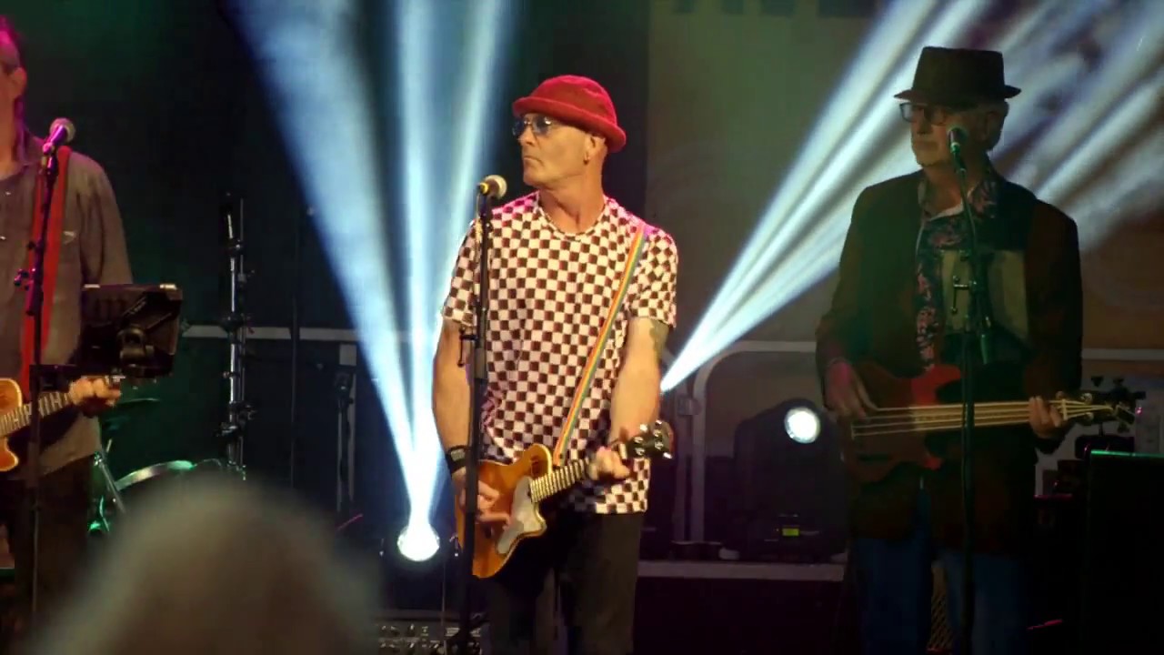 The Ukey Dukes - Avebury 2018 - Start me up - YouTube