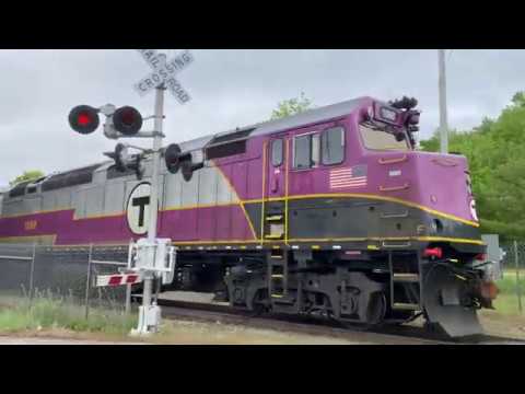 MBTA F40PH-3C 1068 Leads a Doubleheader Through Hanson, MA - YouTube