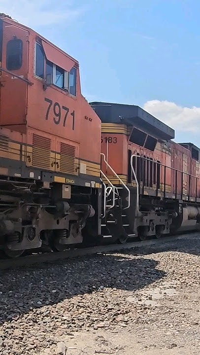 Two Fast Moving GE Rear DPU's! - YouTube