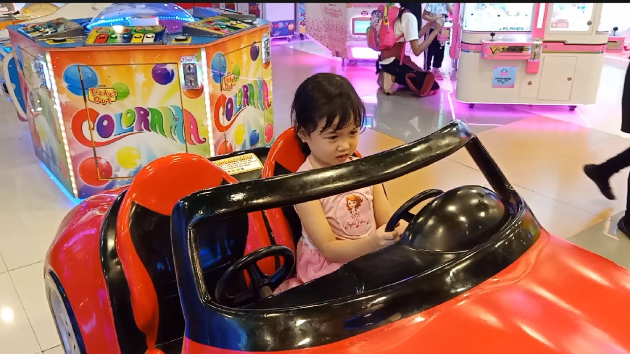 Little girl playing racing car - YouTube