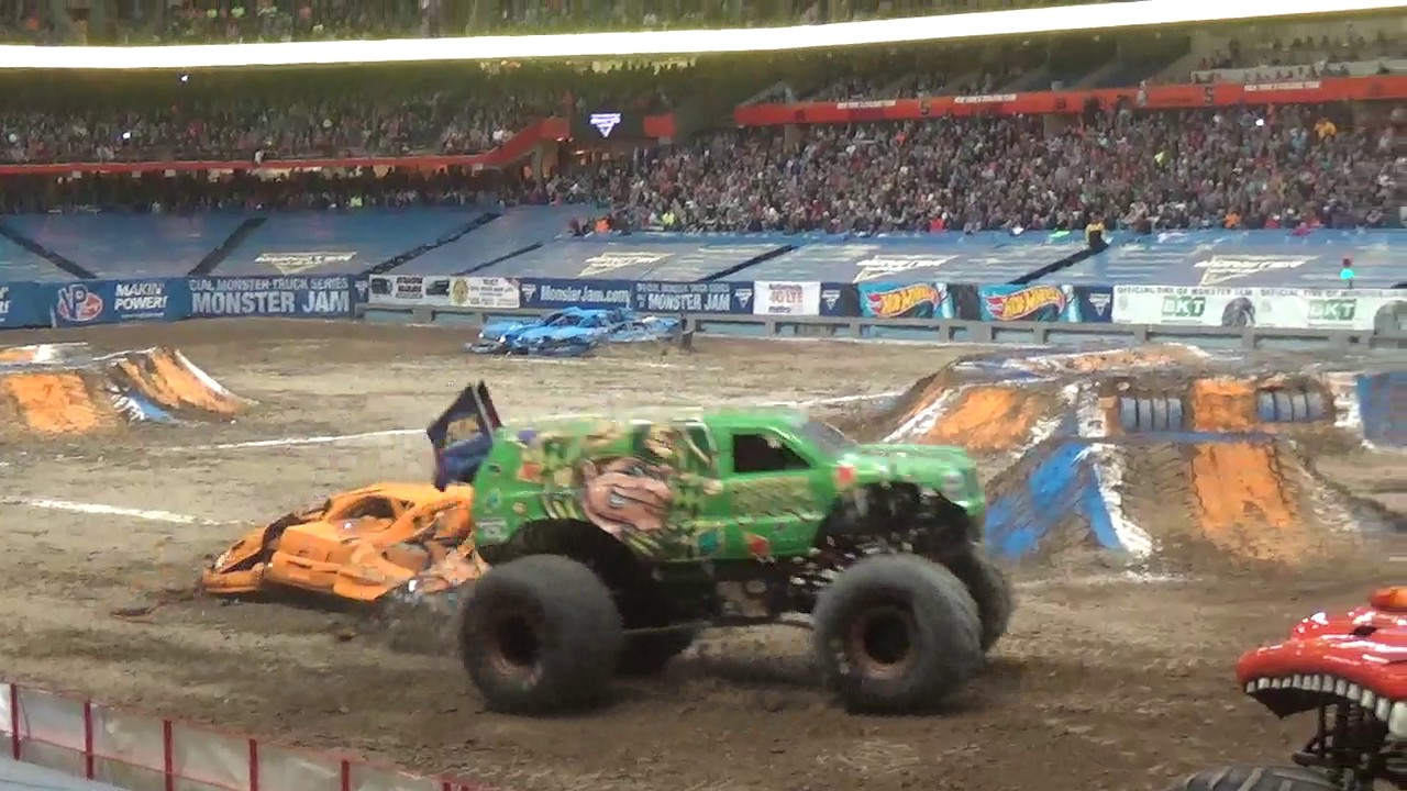 jester 2017 monster jam freestyle in syracuse NY - YouTube