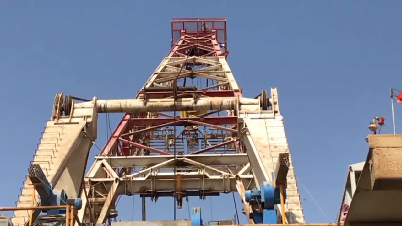 Oil Rig & Desert of Muscat - YouTube