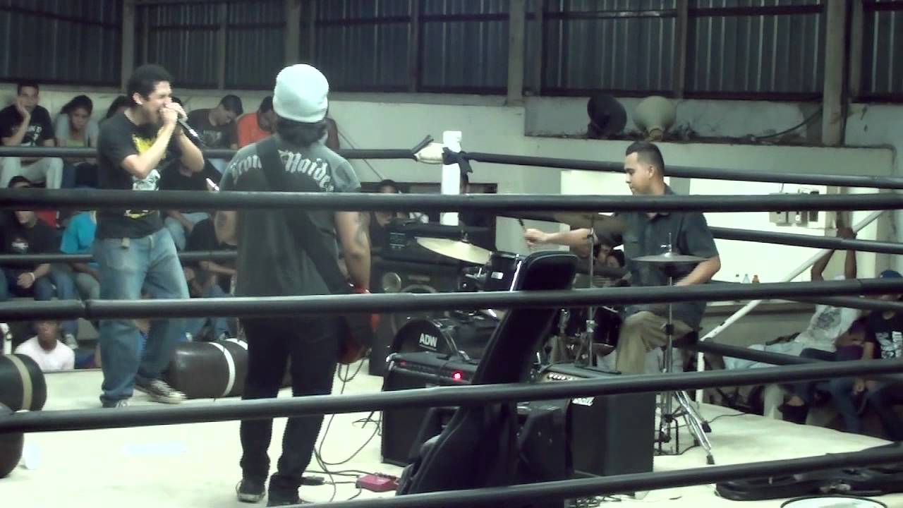 GYFH - Eyaculando Mierda (Live @ Nindiri Fest 19-11-11) - YouTube