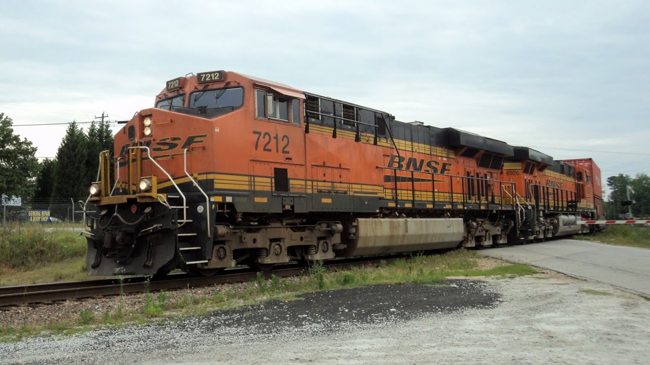 BNSF 7212 leads CSX X185 in Fairburn, GA - YouTube
