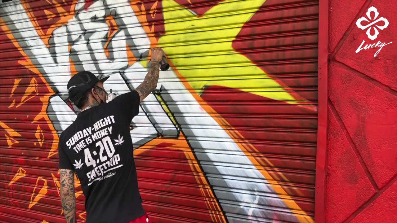 Đức Anh vẽ tranh cổ vũ Việt Nam vô địch - Graffiti - LUCKY TATTOO - YouTube