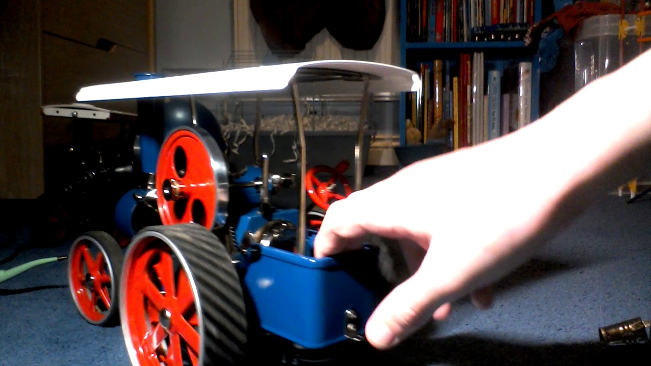 how to oil and drive a Wilesco hope you enjoy - YouTube