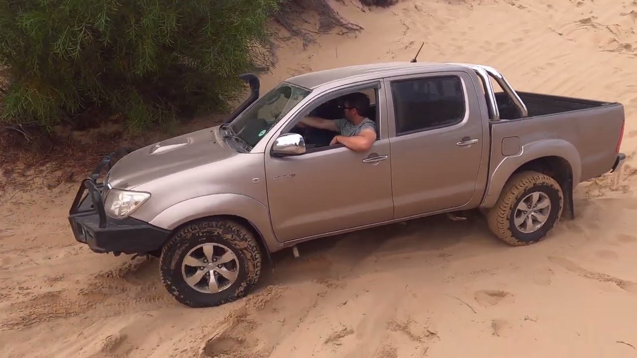 Toyota Hilux, sand dune 4x4ing ! - YouTube