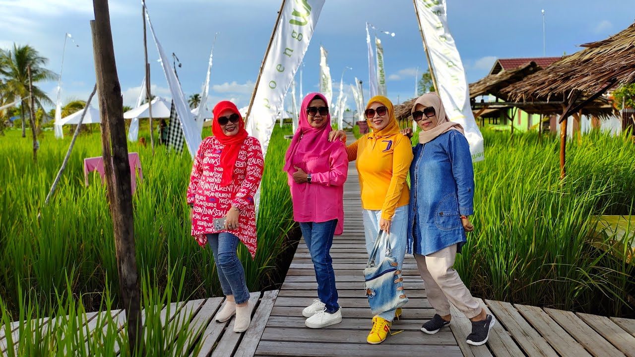 DESTINASI WISATA KULINER KAMPUNG WAH SAWAH PONTIANAK - YouTube
