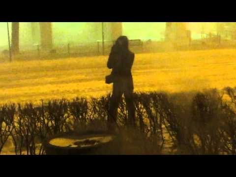 person trying to walk in storm chicago 2011.mov - YouTube