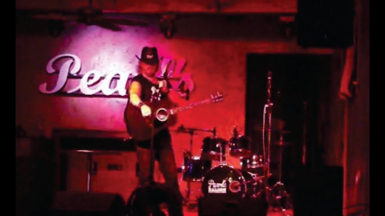 Playing a few songs at Pearls Saloon in Fort Worth, Texas - YouTube