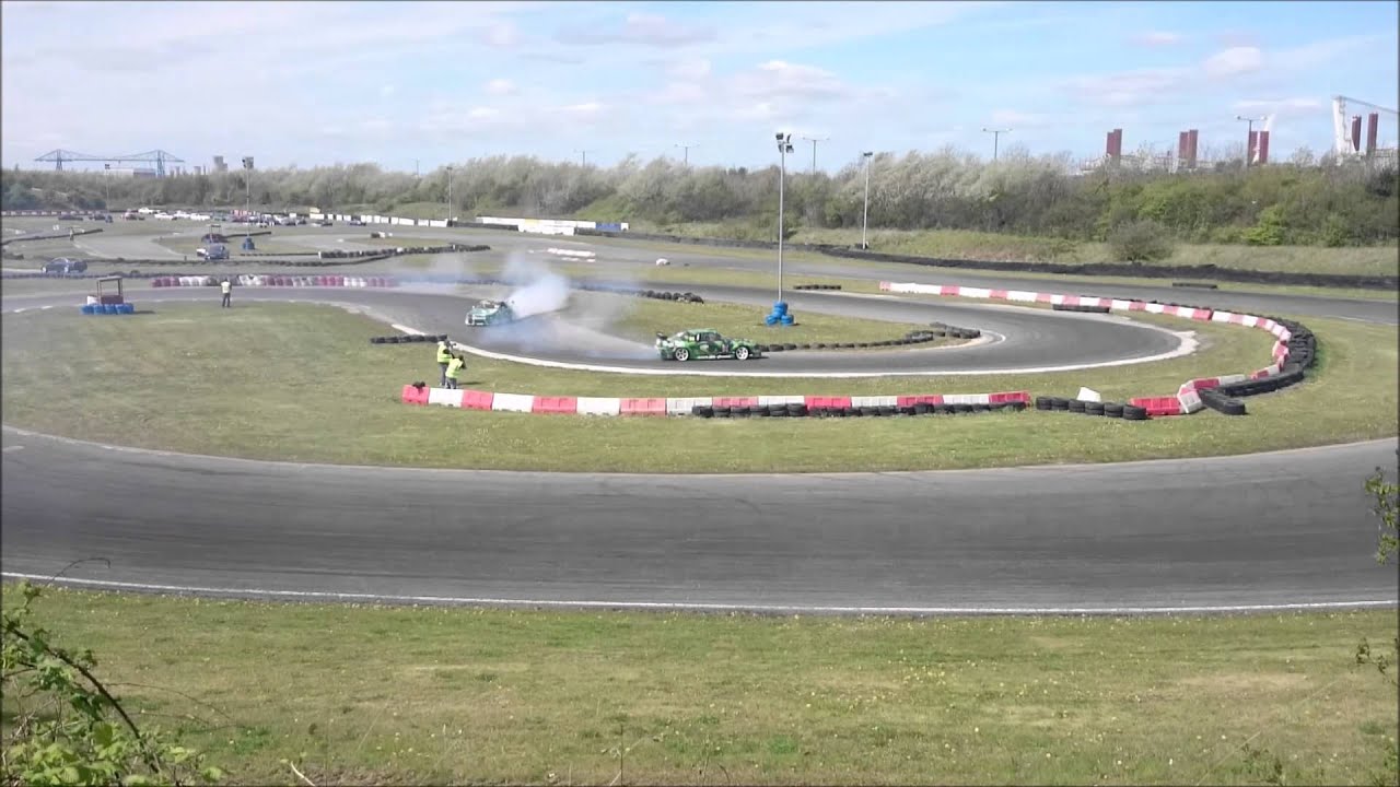Drifting at teesside motor drome - YouTube