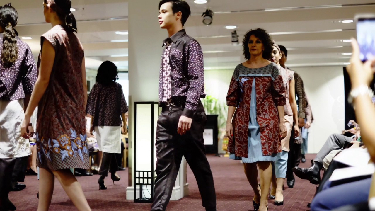 Short Video: Indonesian Fashion Extravaganza 2017 in Darwin - YouTube