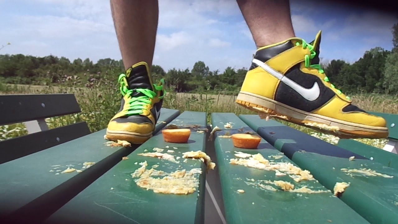 Nike Dunk High Food stomp, trampling cakes / cookies on picknick table ...