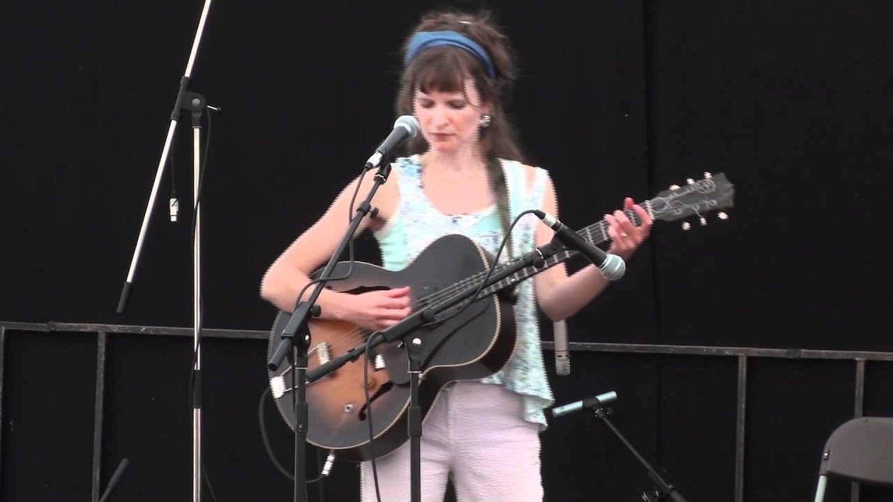 Devon Sproule(Solo)@The Gate To Southwell Folk Festival 2011 - YouTube