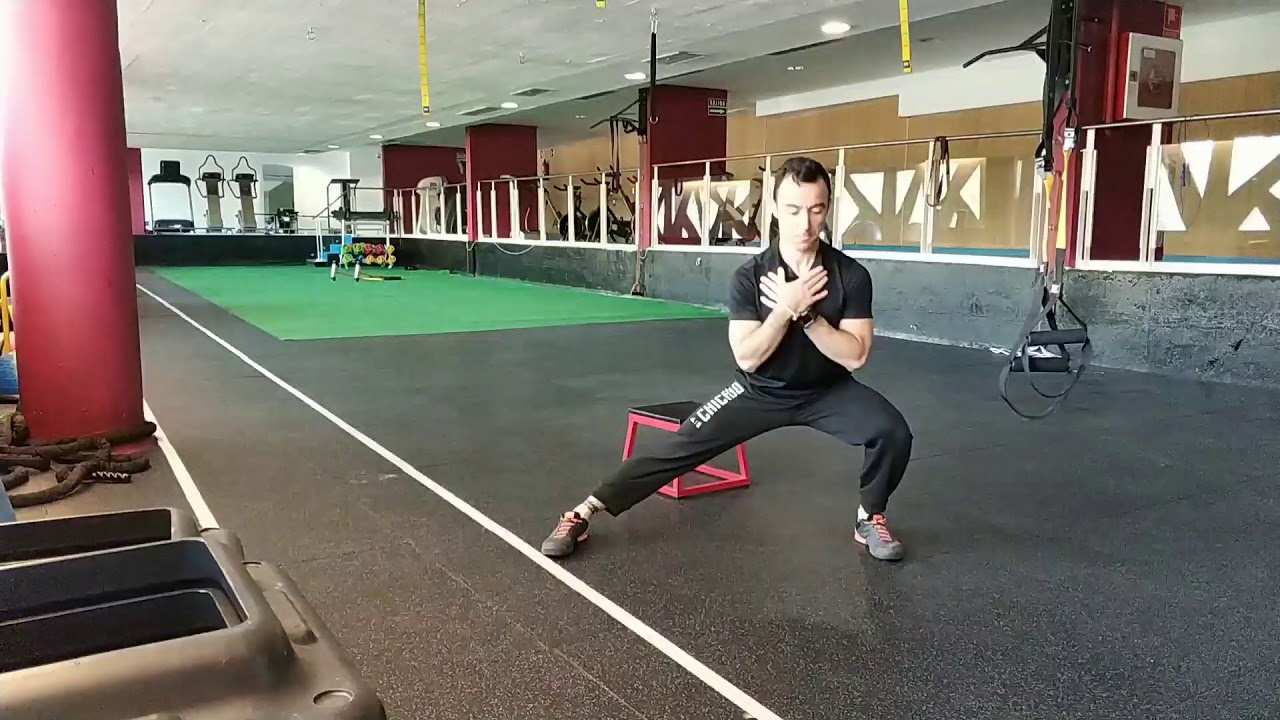 Sentadilla lateral / side squat - YouTube