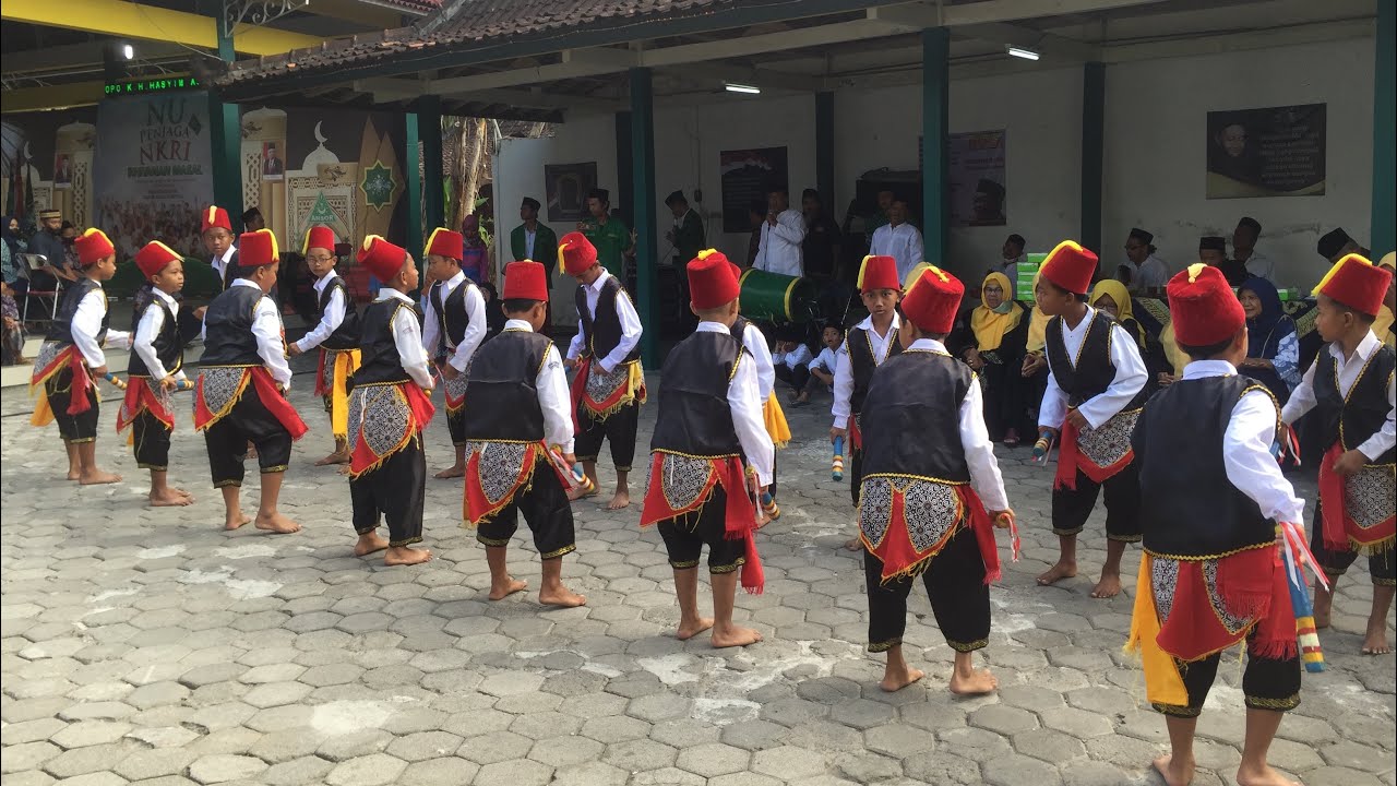 TARI BADUI CANDRAN, MENGIRINGI KHITANAN MASAL - YouTube