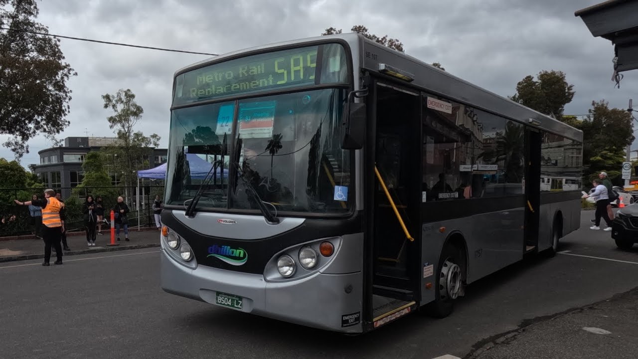 Dhillon BS04LZ Mercedes-Benz O405NH Volgren CR225L - YouTube