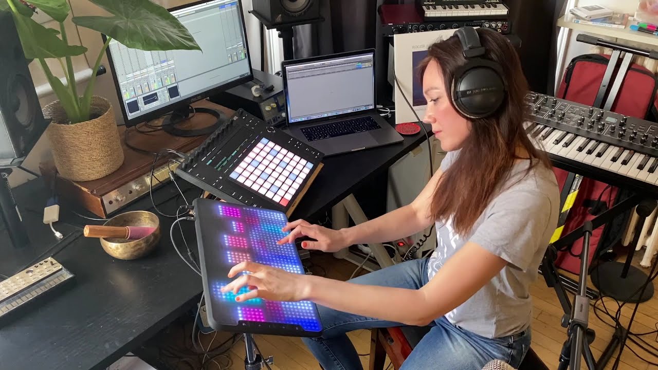 Blade Runner • Love Theme • Vangelis (cover by DeLaurentis) - YouTube