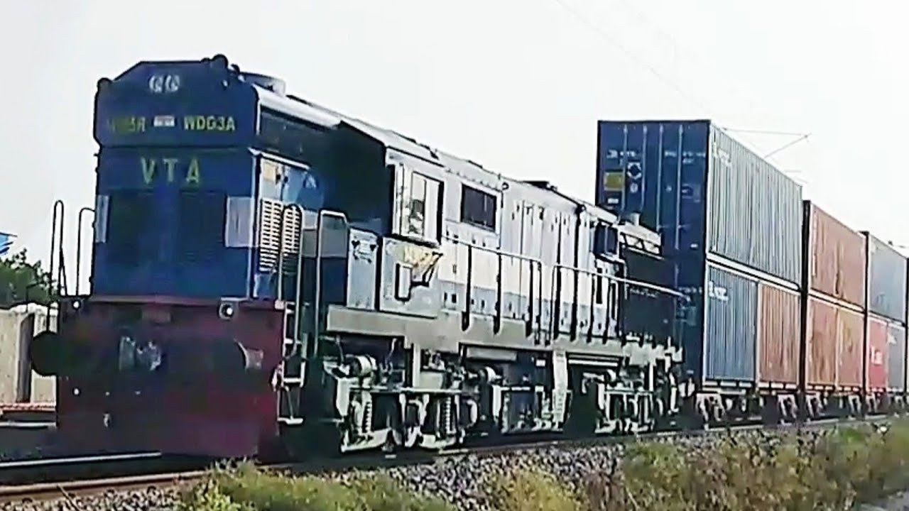 WDG4 On fire with Double stack & WDG 3A Vatva with Giant double ...