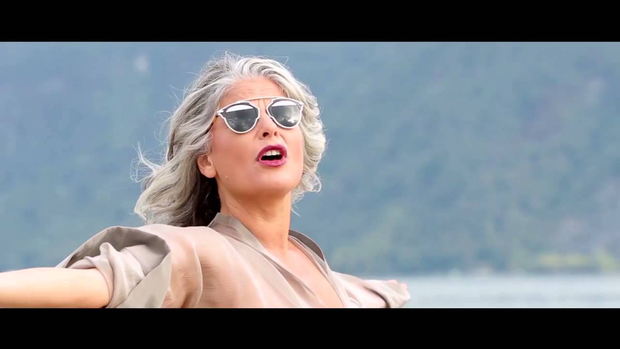 Barbara Berta Attitude HD - YouTube