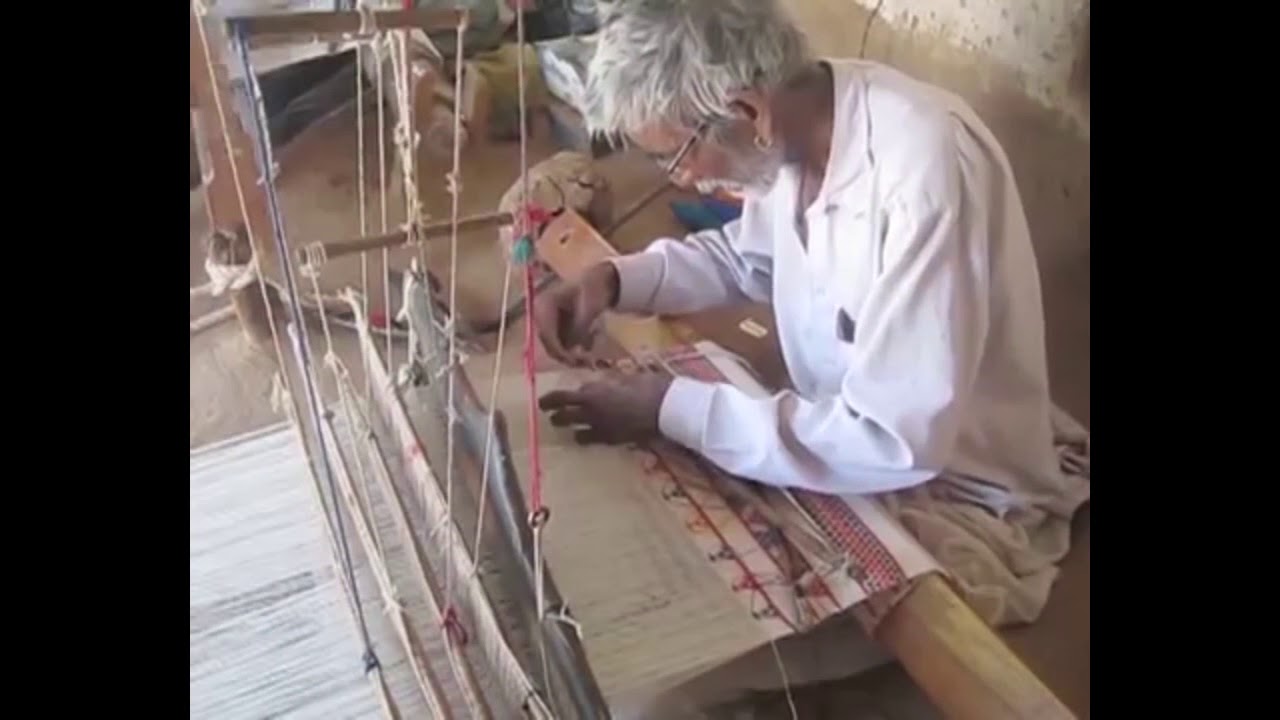 UMBVS (India) pit loom weaving - YouTube