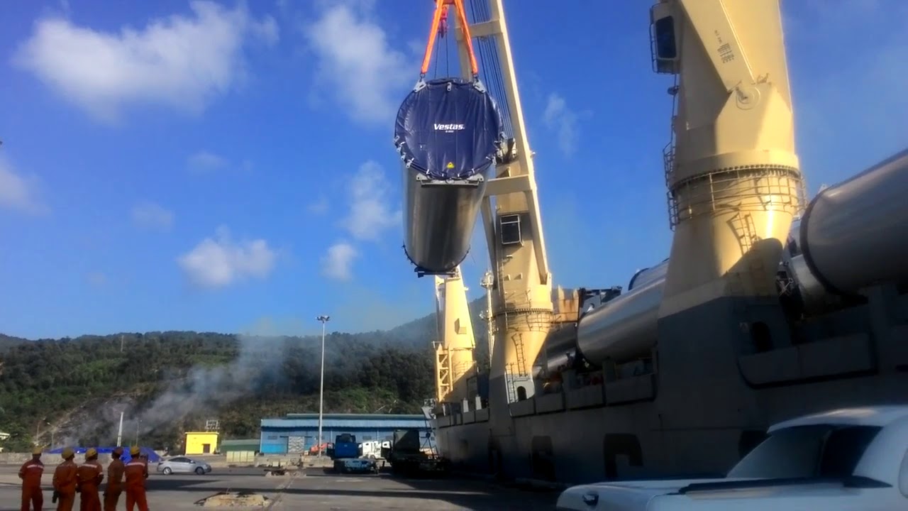 Unloading equipment at Vung Ang port - YouTube