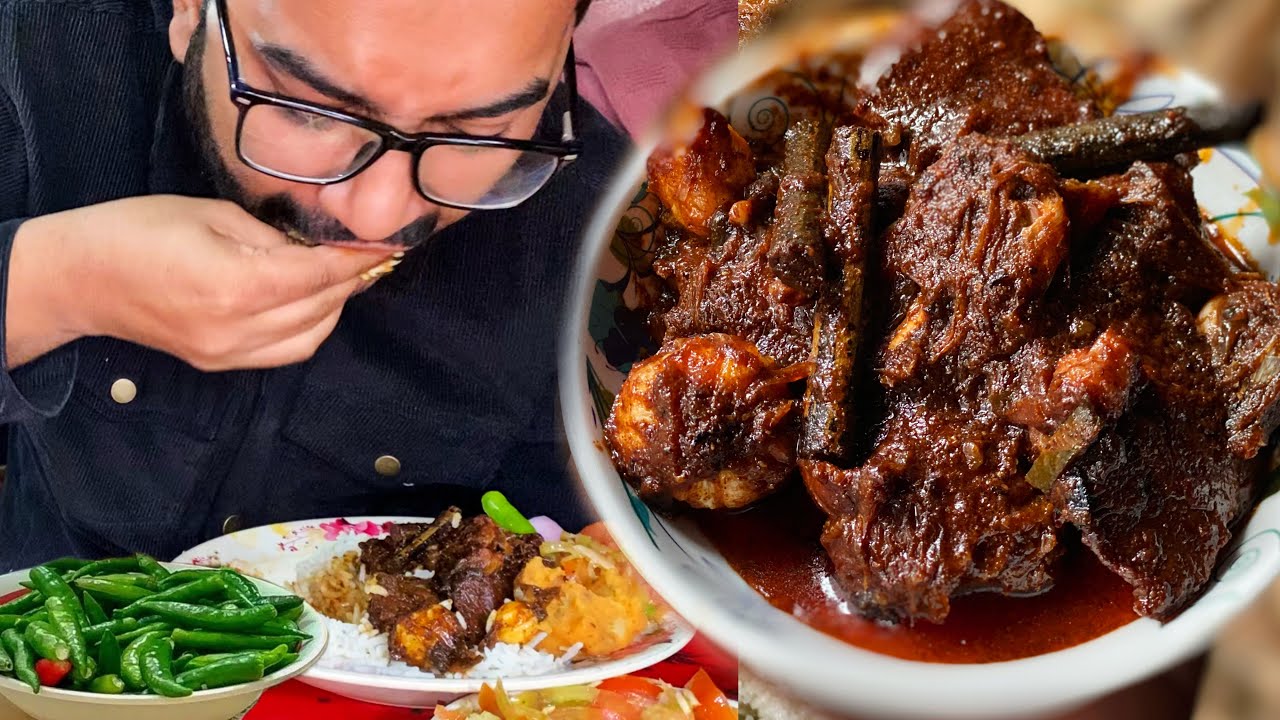 Eating Lunch(Rice & Spicy Meat Curry/Chui Jhal) With Friends at Chachar ...