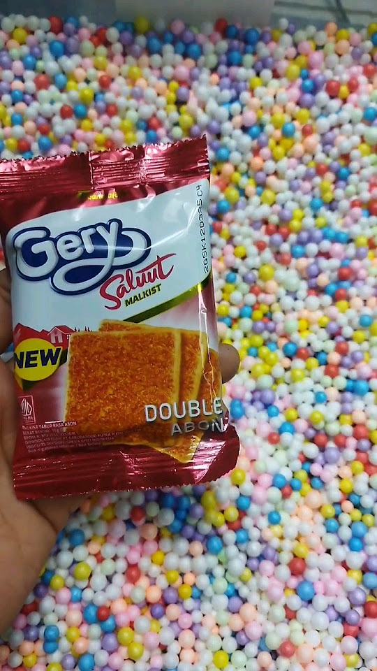 mencari dan menemukan jajanan Gery salut double abon di dalam kotak 🎁#huntingjajan #jajanan # ...