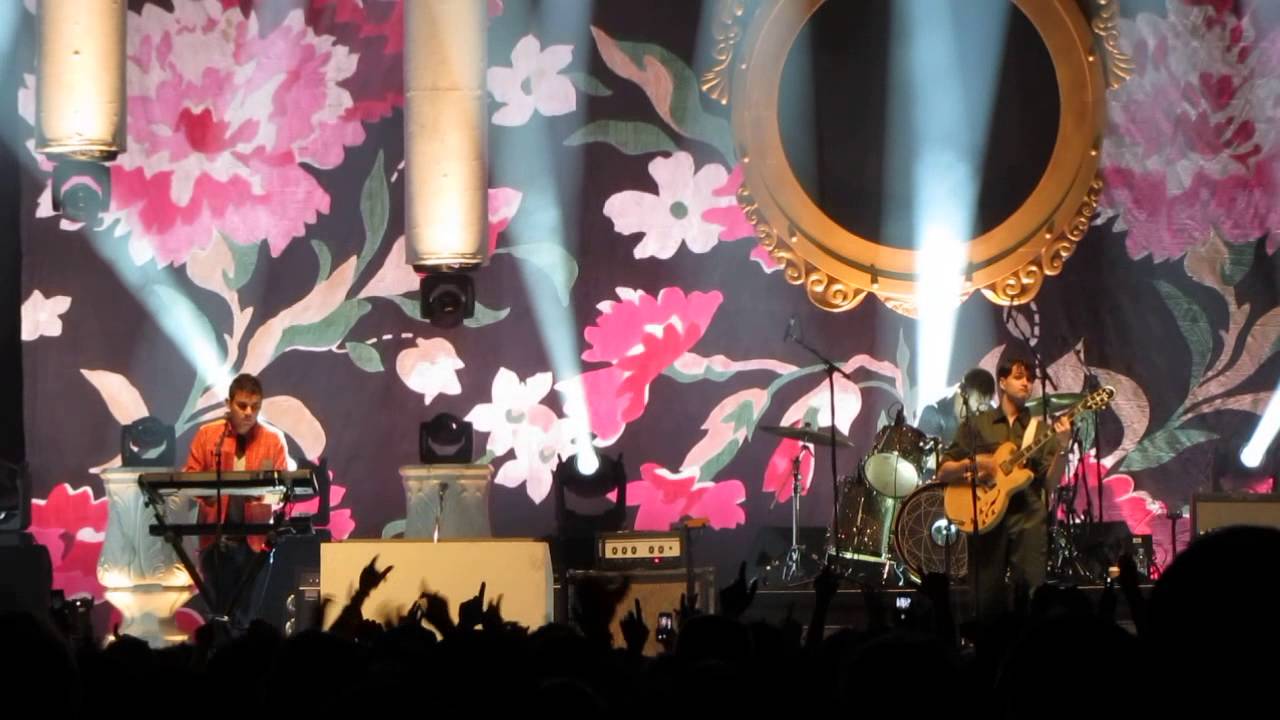 Vampire Weekend :- Oxford Comma :- Live @ The Hydro , Glasgow 15/11/13 ...