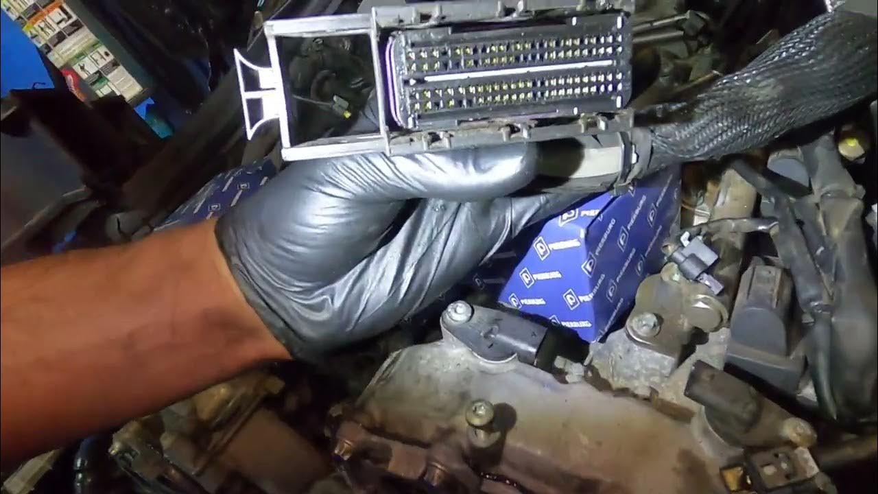 Mercedes C300 Oil leak: Engine Control Module - YouTube