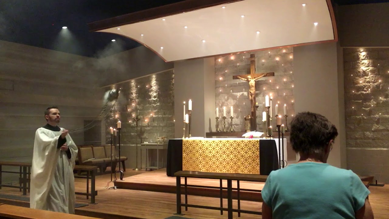 Procession | High Mass for the Feast of Saint Mary (2/37) - YouTube