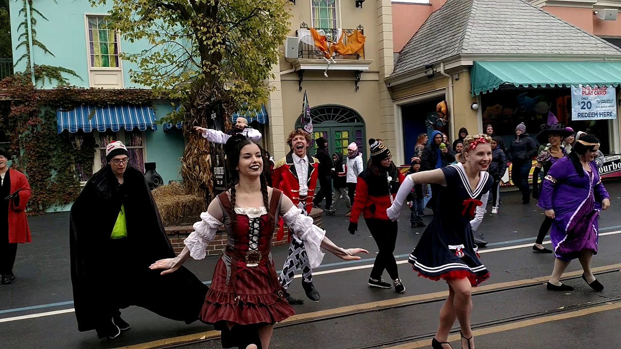 Kids Dance Party Six Flags Great America Fright Fest 10/28/17 pt. 1 ...